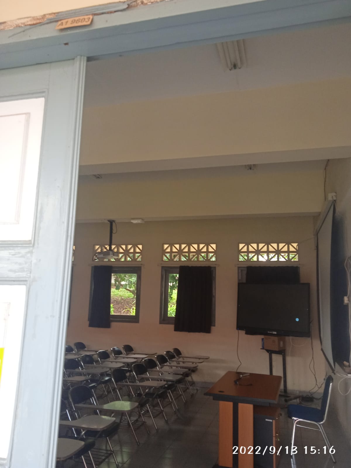 Kelas Hybrid gedung A1.9603