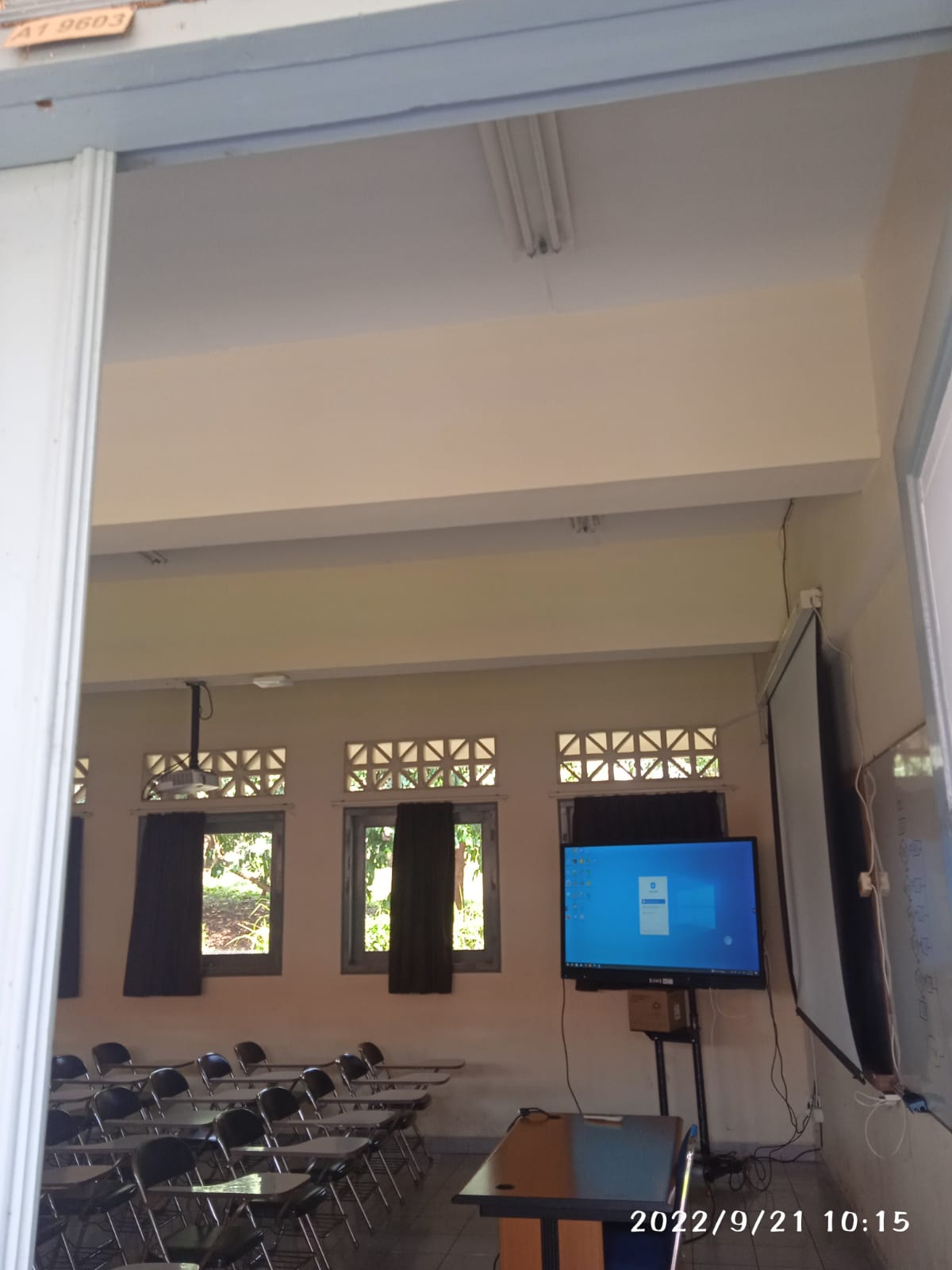 Kelas Hybrid gedung A1.9603