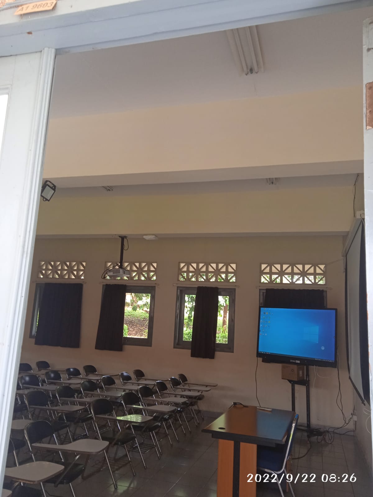 Kelas Hybrid gedung A1.9603