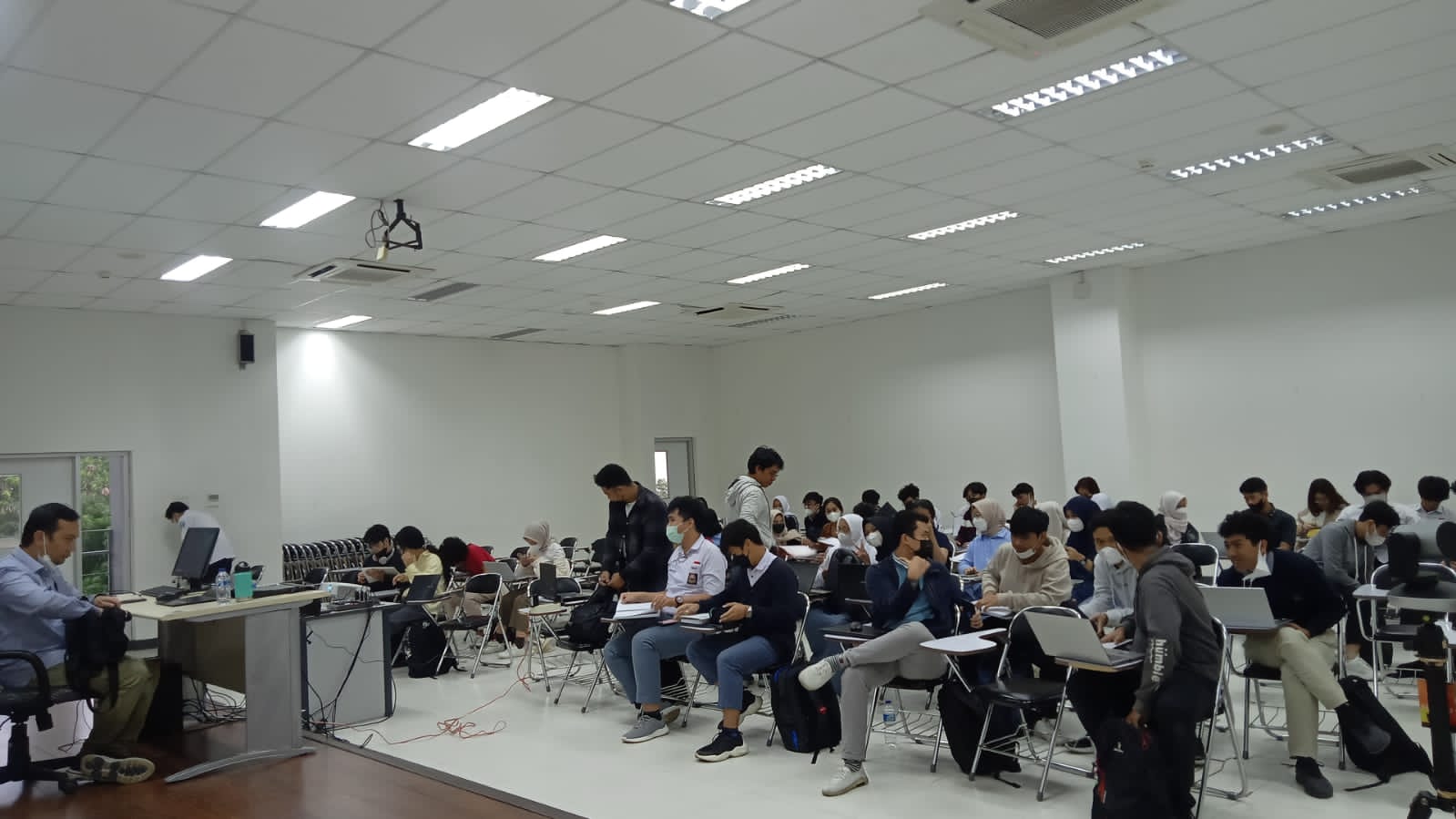 Kelas Hybrid Gedung GKU 2 K2.9653