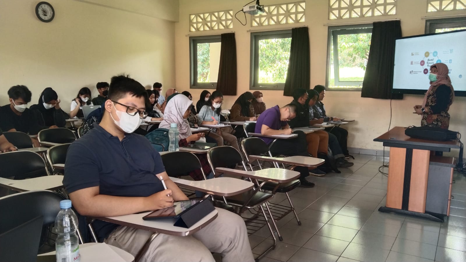 Kelas Hybrid gedung A1.9603