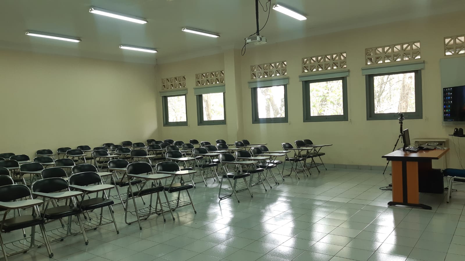 Kelas Hybrid Gedung D2.9641