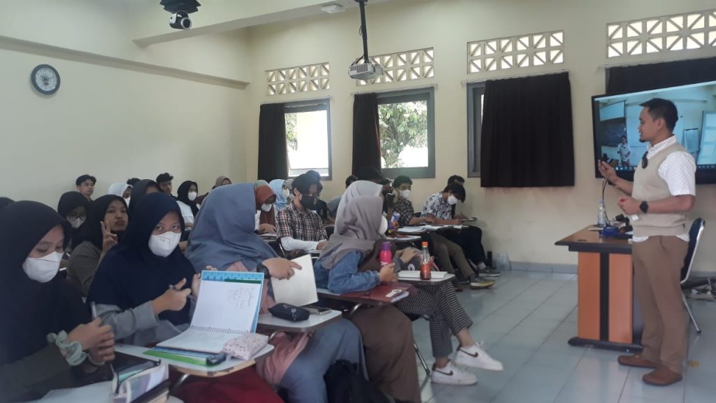 Kelas Hybrid gedung A1.9603