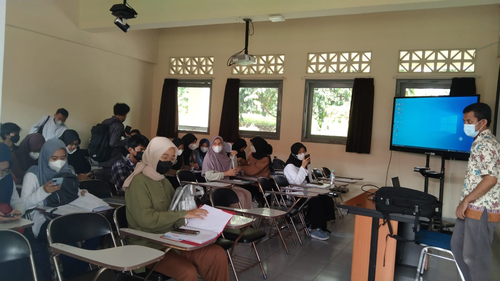 Kelas Hybrid gedung A1.9603