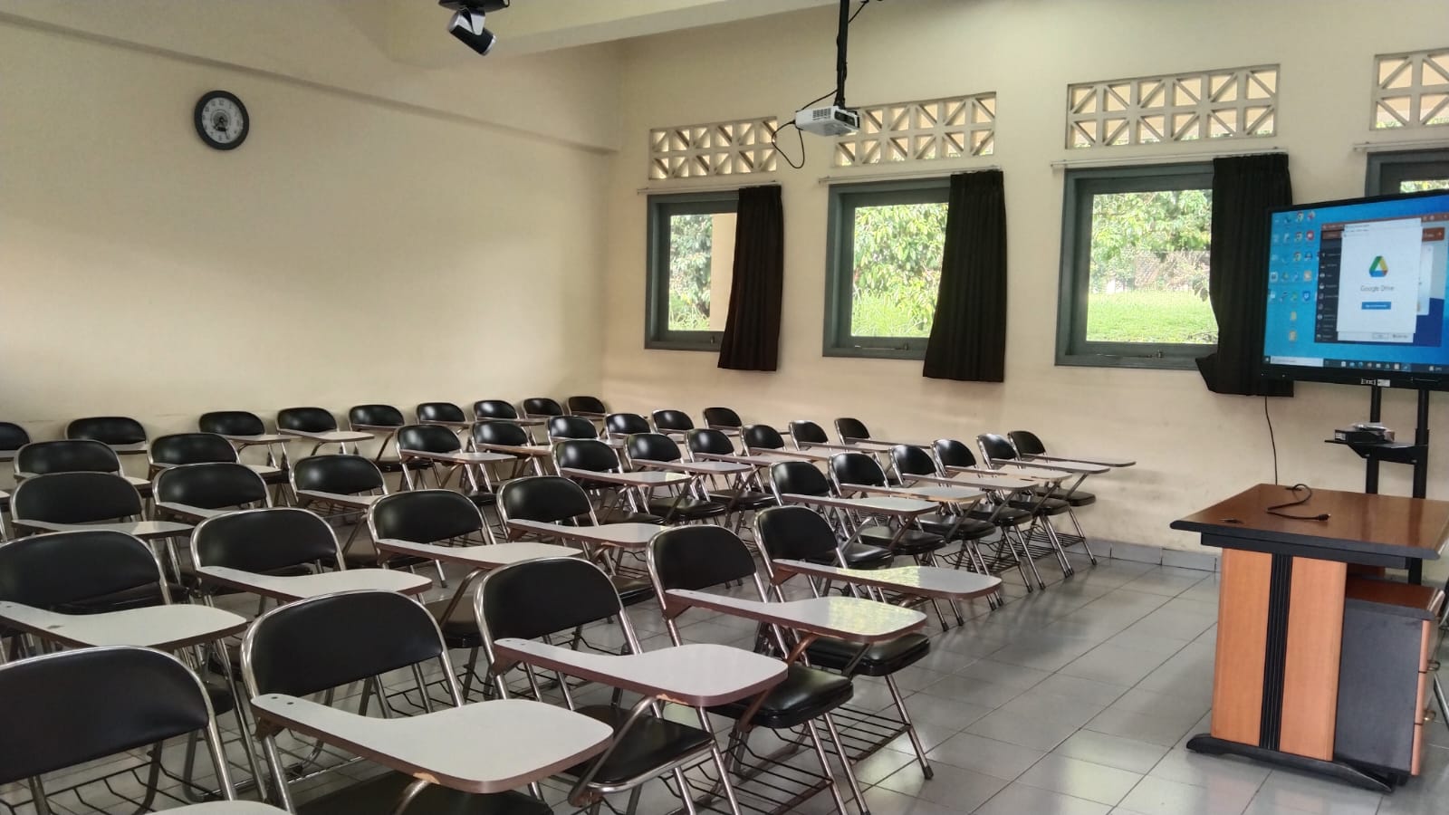 Kelas Hybrid Gedung A1.9604