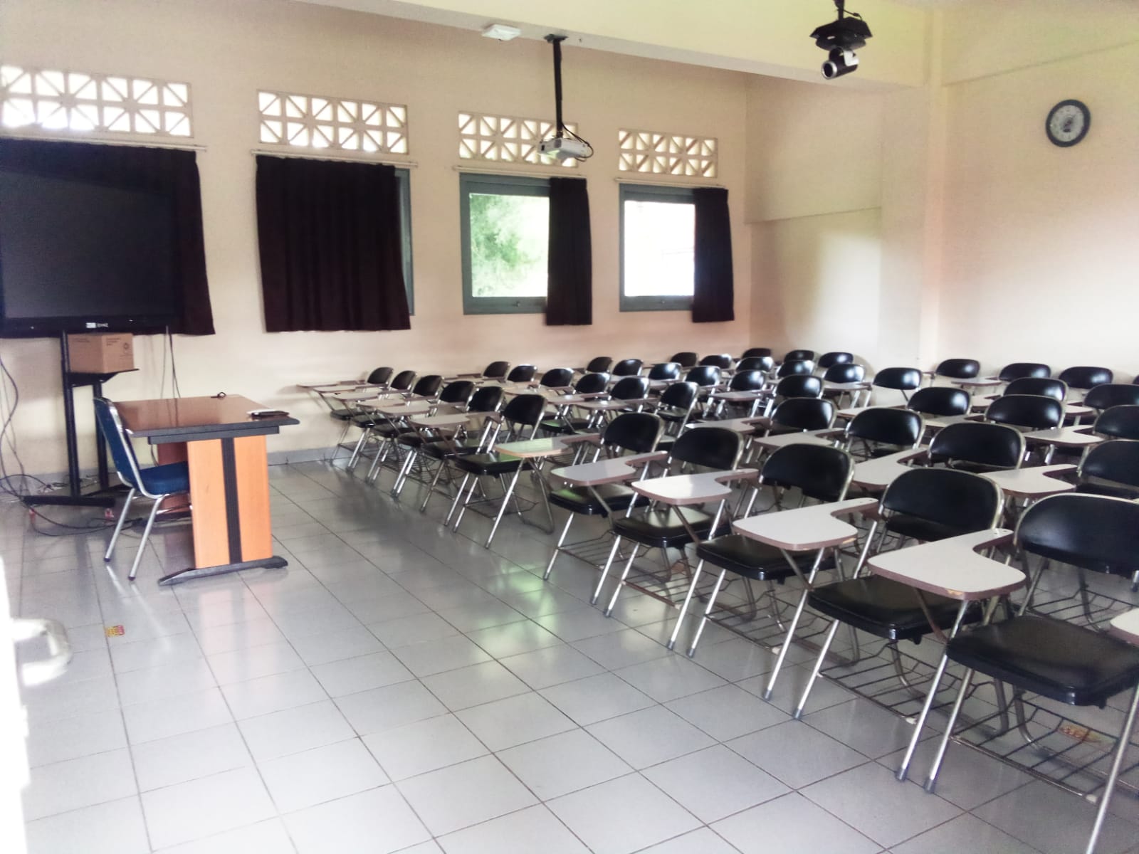 Kelas Hybrid gedung A1.9603