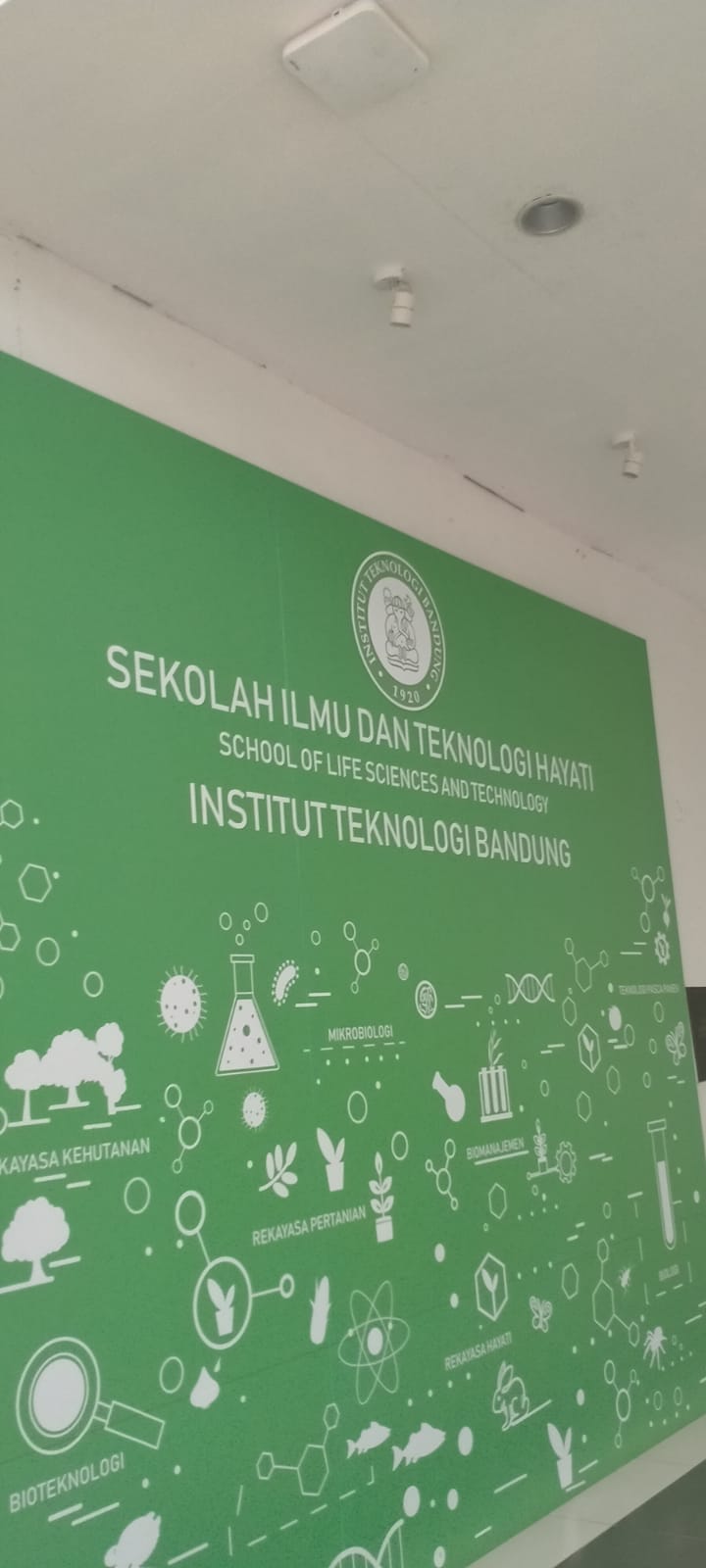 Gedung labtek 1A SHOOL OF LIFE
