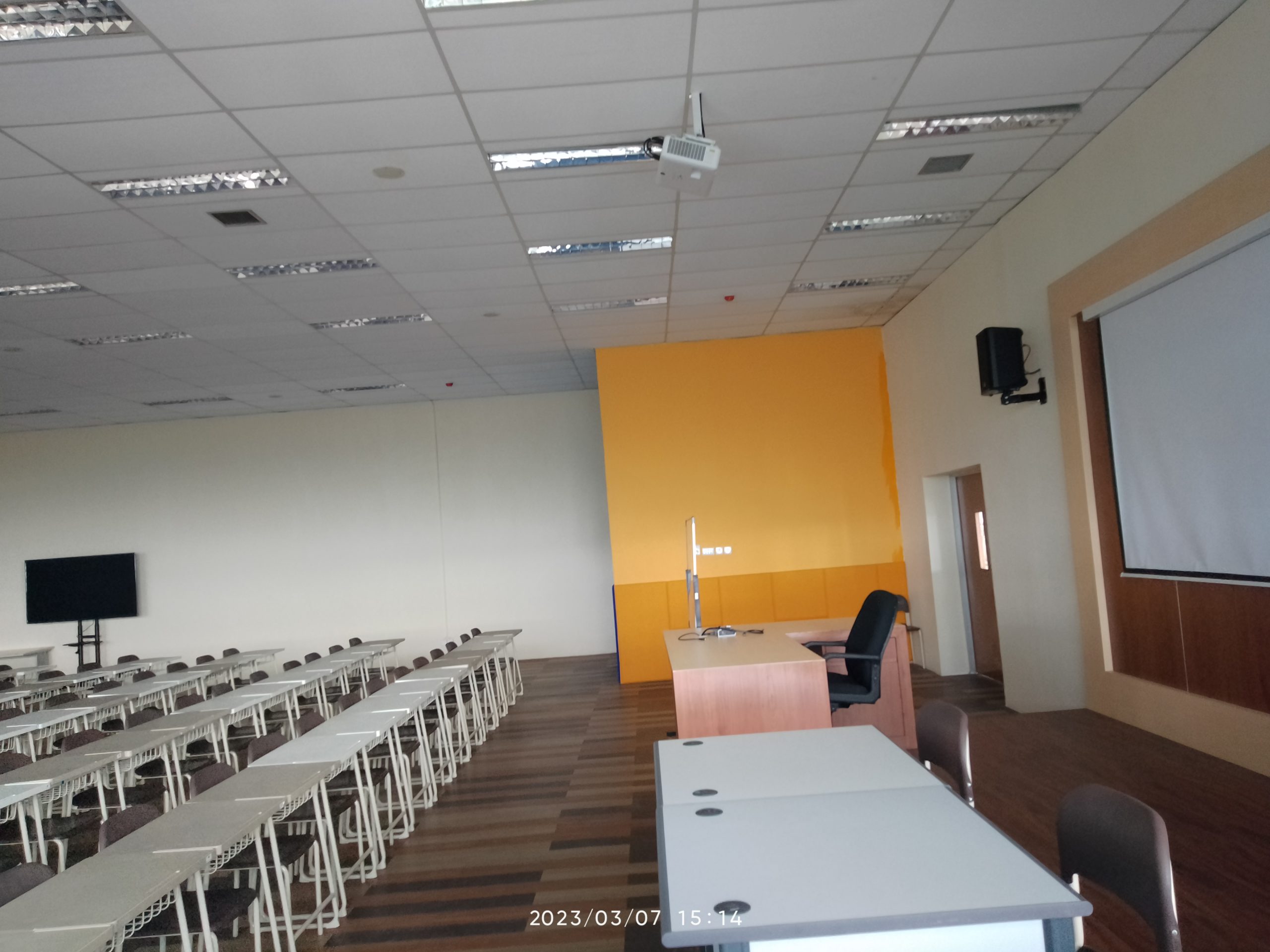 Petugas Gedung : AA Dodi Petugas kebersihan : AA Dodi Kapasitas maha ...