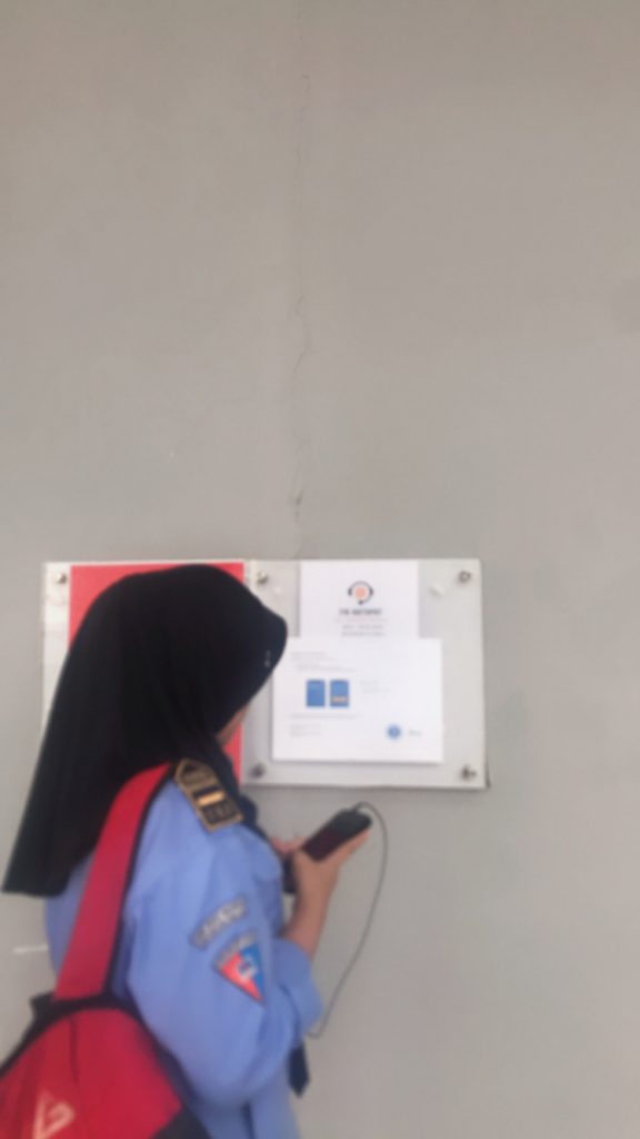 Nama Elva Rizqia, Asal Sekolah SMK YBM Tanjungsari, pengecekan access point di GKU 2 Lantai 2 ...